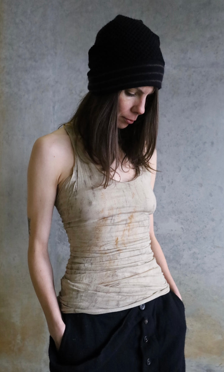 SINGLET WITH CONTRAST RACERBACK – MANDULA